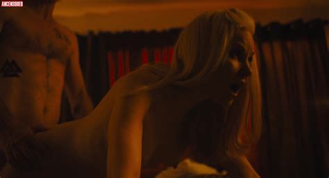 Голая Моник Родителя в Cuck Голая Моник Родителя в Cuck