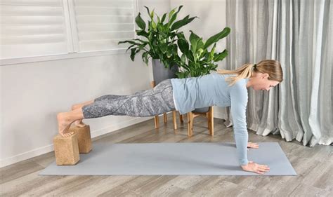 Modified Plank Pose 15 Plank Variations Your Core Will Thank You For
