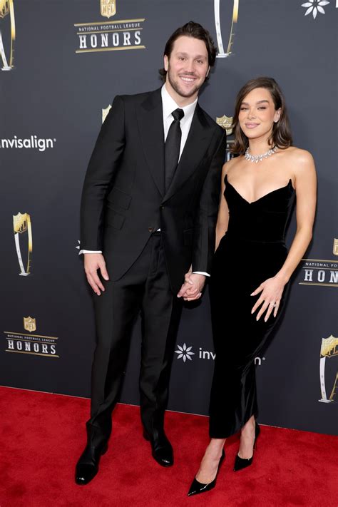 Hailee Steinfeld Stunning Black Gown Nfl Honors Hot Celebs Home