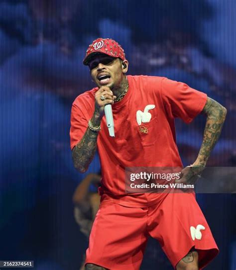 9704 Chris Brown Singer Photos And High Res Pictures Getty Images