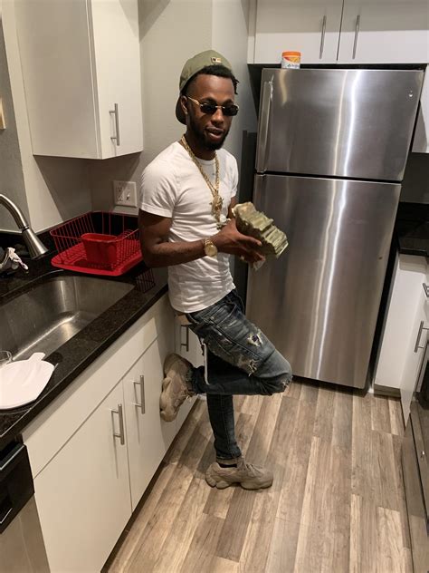 Atl Whats Up Look Fo A Stud Dyke I Can Get Hi With And Go From There 😈👀