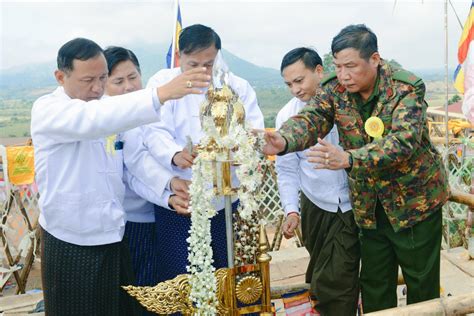 လားရှိုးမြို့ ဇမ္ဗူအေးအေတီတပ်ဦးကျောင်းတွင် ဇမ္ဗူအေးဆုတောင်းပြည့်စေတီတော်အား စိန်ဖူးတော်၊ ငှက်မြတ