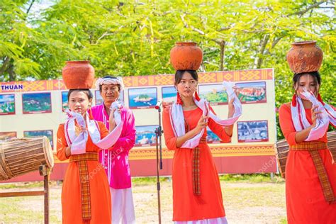 Phan Thiet City Vietnam Sep 2 2022 Traditional Cham Girl Dance At