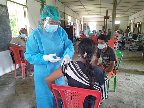 ပုဏ္ဏားကျွန်းမြို့နယ် စက်မှုဇုံတိုက်ပွဲရှောင်ကယ်ဆယ်ရေးစခန်း၌ အသက် ၁၈ နှစ်အထက်ပြည်သူများအား ကိုဗစ