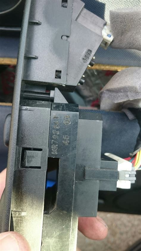 MR792841 SWITCH ASSY, FR DOOR POWER ПЕРЕКЛЮЧАТЕЛЬ УПРАВЛ.СТЕКЛАМ ...
