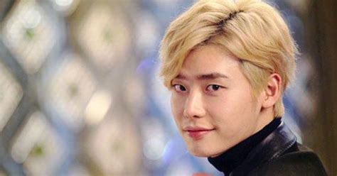 하얀 피부에 밋밋한 얼굴 이게 가장 큰 고민거리