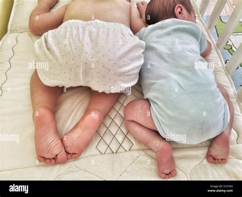 Fratello E Sorella Che Dormono Immagini E Fotografie Stock Ad Alta Risoluzione Alamy