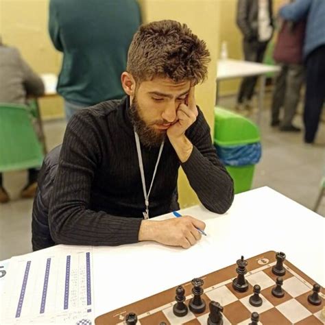 Houssam Khazaal阿拉伯语导师和国际象棋教练 LiveXP