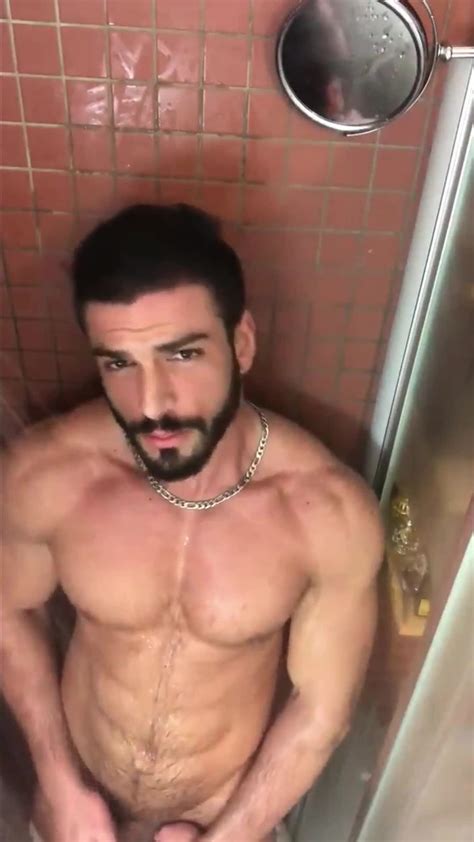 Muscle Hunk Jerk Off