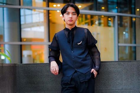 Biodata Ari Irham Profil Lengkap Masa Kecil Perjalanan Karier Fakta