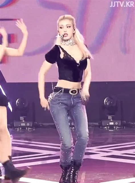 거의 브래지어 수준의 레이스 란제리룩 전소미 무브먼트
