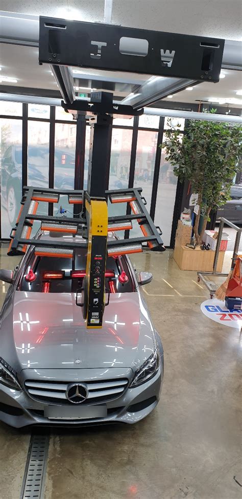 벤츠 C클래스 앞유리교체 후기 운전중 튄 돌빵으로 인해 차앞유리금이 발생한 C350e 전면유리교환비용 및 C Class 세단 비품유리 그리고 벤츠 앞유리썬팅 정보 제공