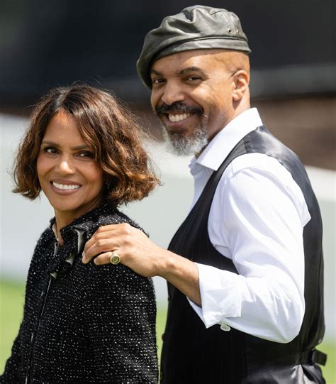 Van Hunt Reveals That He Proposed To Halle Berry Why She Hasnt Said Yes