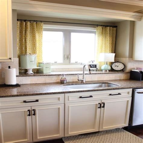 Кухня возле окна в частный дом 60 фото красивые картинки и Hd фото