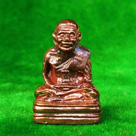 รูปหล่อโบราณ หลวงพ่อทวด เบตง เลขใต้ฐานย้อนยุค วัดทรายขาว เนื้อสำริดแดงขัดยาแดง ปี 2557 เลข 955