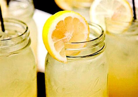 Classic Lemonade Firefly Cocktail Tips From Town Wedding Signature