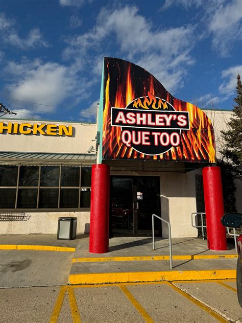Ashleys Que Too Milwaukee Wi