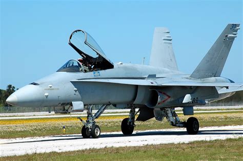 무료 이미지 하늘 과학 기술 파리 비행기 평면 제트기 수송 차량 고도 속도 무기 현대 조종석 조종사 힘 꼬리 공격 빠른 전투기 동체