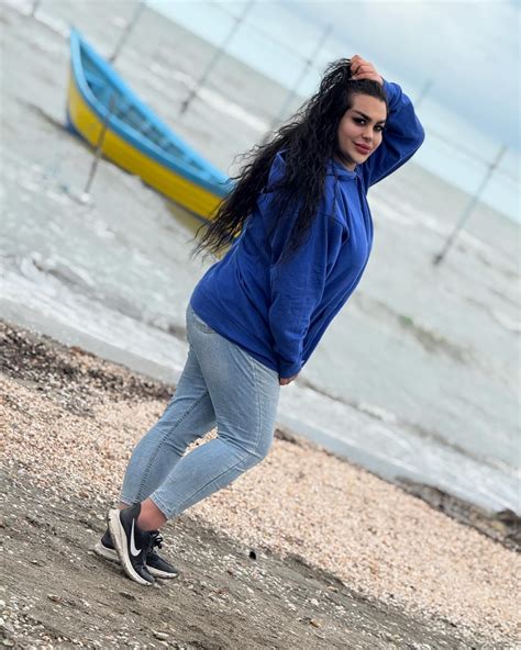 ‎زِ ی نَ ب‎ ‎آدمی در جایی که بیمار شده بهبود نمیابد 🙂🤍 اکسبلور