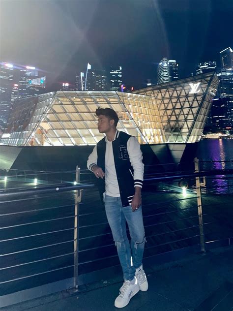 Ray Hunk Verse Indonesian Male Escort In Singapore