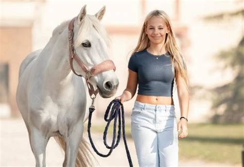 Giulia Sarkozy Sa Biographie Et Lactu De La Fille De Nicolas Sarkozy Public