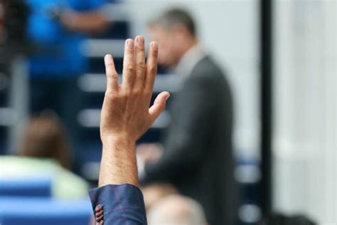 Официално Трудовата книжка става изцяло дигитална Дебати