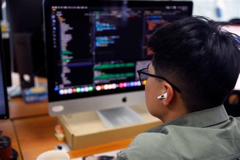 Боловсролын сайд П Наранбаяр Боловсролын мэдээллийн технологийн төвийн үйл ажиллагаатай