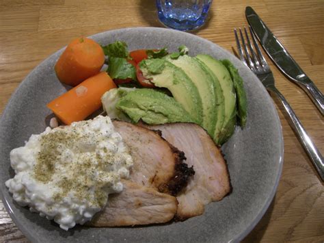 Fläskfilé med grönsaker avokado och keso KarinAxelsson se Blogg