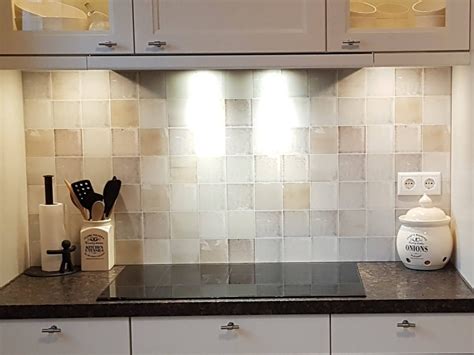 Crème Antieke Tegel Spatwand Swirl Designerwand