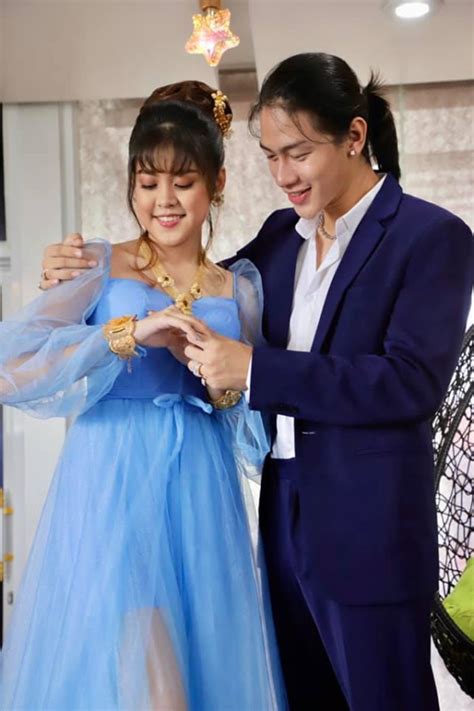 မေလသံစဉ်နဲ့အတူ တစ်ယောက်နဲ့တစ်ယောက်ကြည်ကြည်နူးနူးလေး သရုပ်ဆောင်ကြရင်း ခ