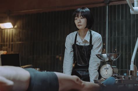 보도자료 쿠팡플레이 시리즈 가족계획 드디어 오늘 첫 공개 독특한 세계관 예고하는 1 2화 스틸 대방출 쿠팡 뉴스룸