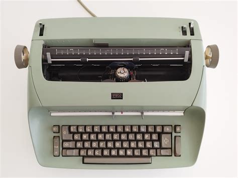 Ibm Selectric Golf Ball Vintage Electric Typewriter In Original Emerald