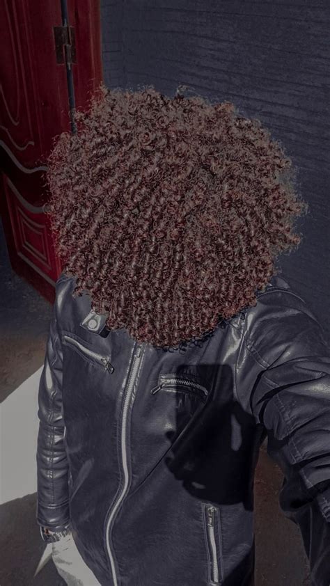 شعر كرلي Nel 2025