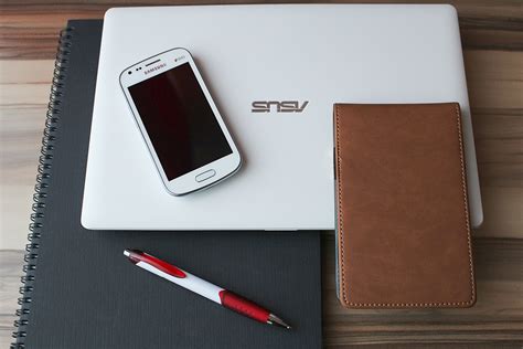 무료 이미지 휴대용 퍼스널 컴퓨터 노트북 스마트 폰 가죽 펜 빨간 사무실 휴대 전화 본사 지갑 상표 문서