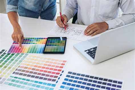 2 인테리어 디자인 또는 아키텍처 선택 혁신 및 기술 개념에 대 한 작업 도구와 색상 견본 컬러 차트 색상 샘플 드로잉의 프로젝트에 일에 그래픽 디자이너 Cmyk에 대한