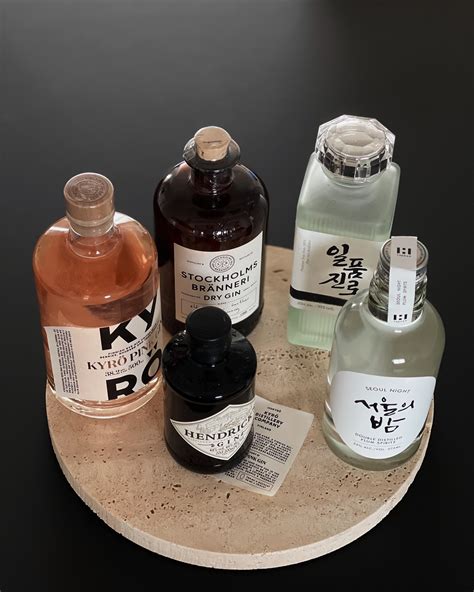 Yuri Yim 임유리 오랜만에 서울집 임유리네 밥기자 놀러옴 술 종류별로 준비해뒀는데 자기가 자기 술 들고 왔더라😳 1차 곱창 2차 홍어밥쏘 더 아저씨력이