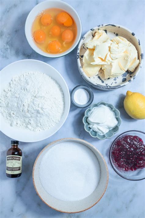 Υπέροχη συνταγή για Κέικ με λεμόνι και μαρμελάδα Raspberry