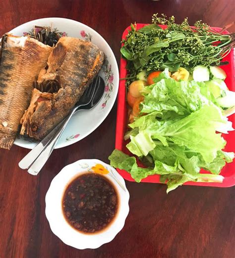 វិធីធ្វើត្រីបំពងនំបញ្ចុកទឹកអំពិលទុំផ្ទាប់បន្លែស្រស់ៗ Eang Sophallet