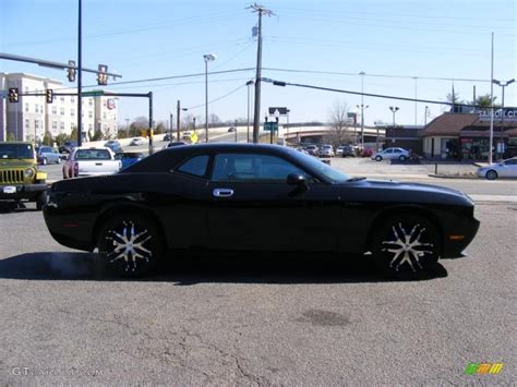 2009 Brilliant Black Crystal Pearl Coat Dodge Challenger Se 46070413