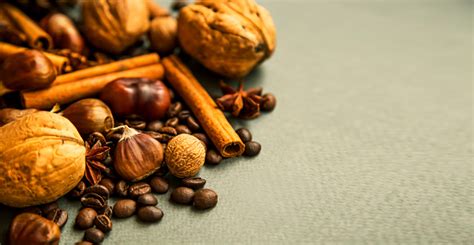 계피 스틱 육두구 커피 콩 아니스 호두 밤을 곁들인 가을 향신료와 견과류 가을에 대한 스톡 사진 및 기타 이미지 가을 갈색 건강한 생활방식 Istock