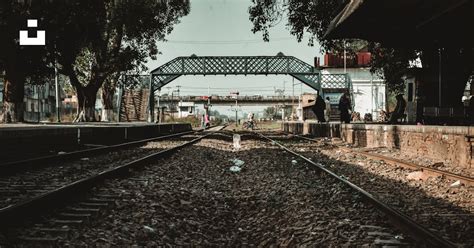 배경에 다리가있는 기차 트랙 사진 Unsplash의 무료 파키스탄 이미지