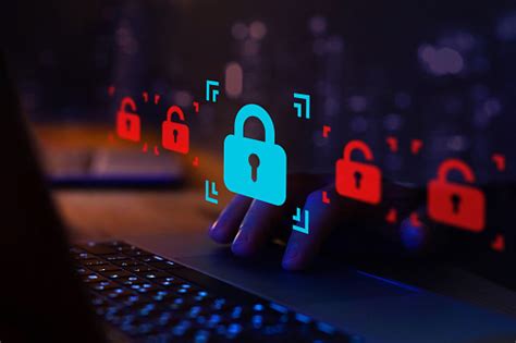 해커 공격으로부터 우수한 보호 사이버 보안 개념 데이터 보호 개인정보보호 규정에 대한 스톡 사진 및 기타 이미지 개인정보보호 규정 검증 반란 Istock