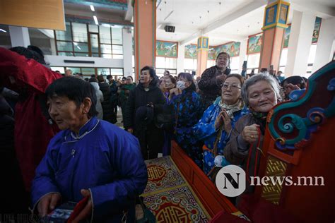 Фото Тэргүүн их хамба гэвш лхаарамба Д Жавзандорж ламыг ширээнд нь
