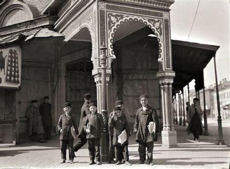 Tatars.Татары. Мальчики-мударрисы около мечети г.Казань нач.ХХв ...