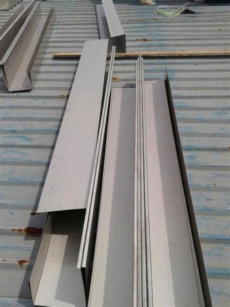 รางน้ำฝนสแตนเลส เกรด202 ชมพู ติดตั้งพร้อม Support ความหนา0 7 Mm รอยต่อเชื่อมด้วยอาร์กอน