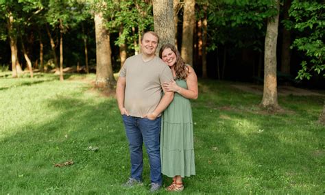 Andrew And Danielle Arnold Both Hands
