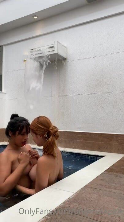 Mala Pink Naked In The Pool Kissing And Sucking Her Friends Pussy Cnn Amador