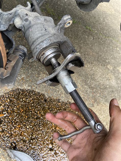 Caliper Compress Tool Stuck : r/MechanicAdvice