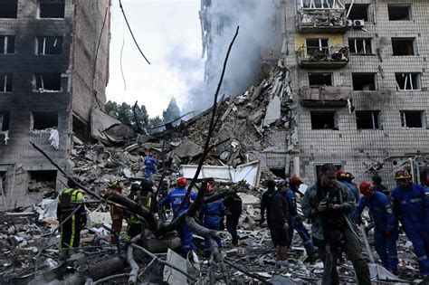 В Офісі генпрокурора підтвердили загибель 13 людей внаслідок ракетної атаки на Київ Читайте на