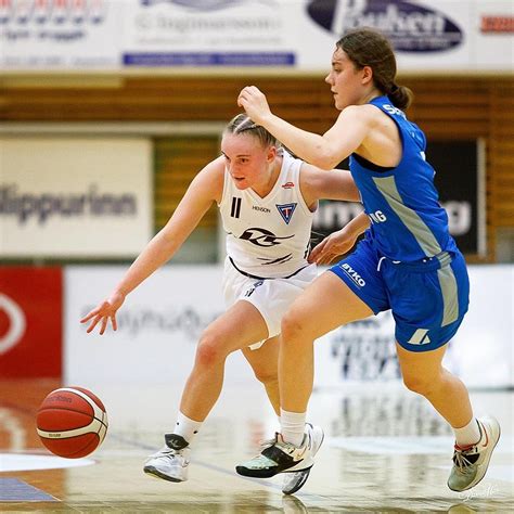 Emeselausar Stólastúlkur Lutu í Parket Gegn Ármanni Feykir Is